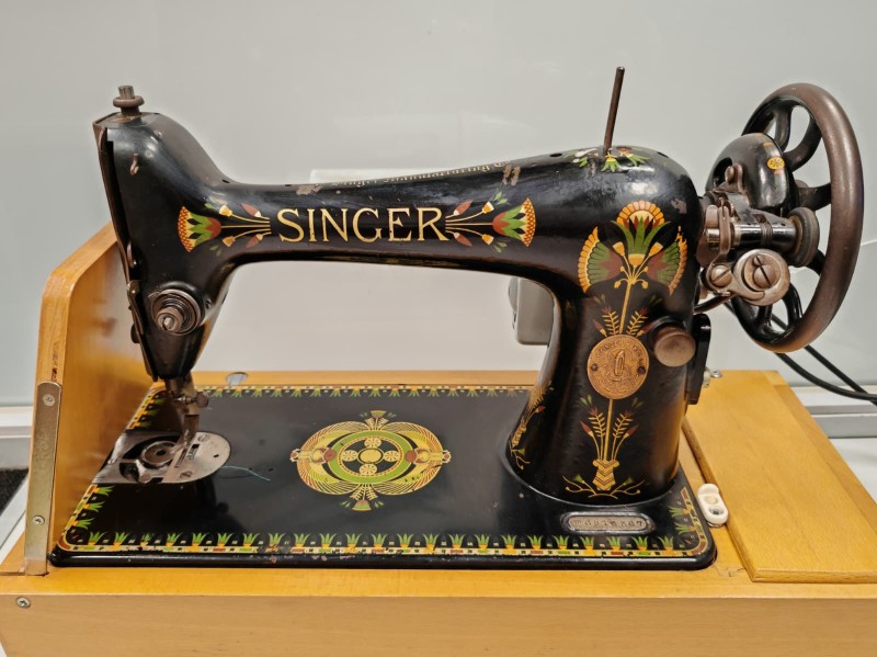 Singer Model 66 "Lotus" Black | 048800226935 | Cash Converters