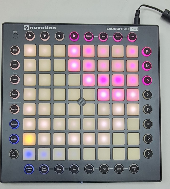 DJ Mixer Novation | 042100112464 | Cash Converters