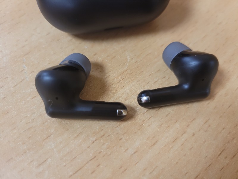Studio Cordless Earphones Black | 021600157135 | Cash Converters