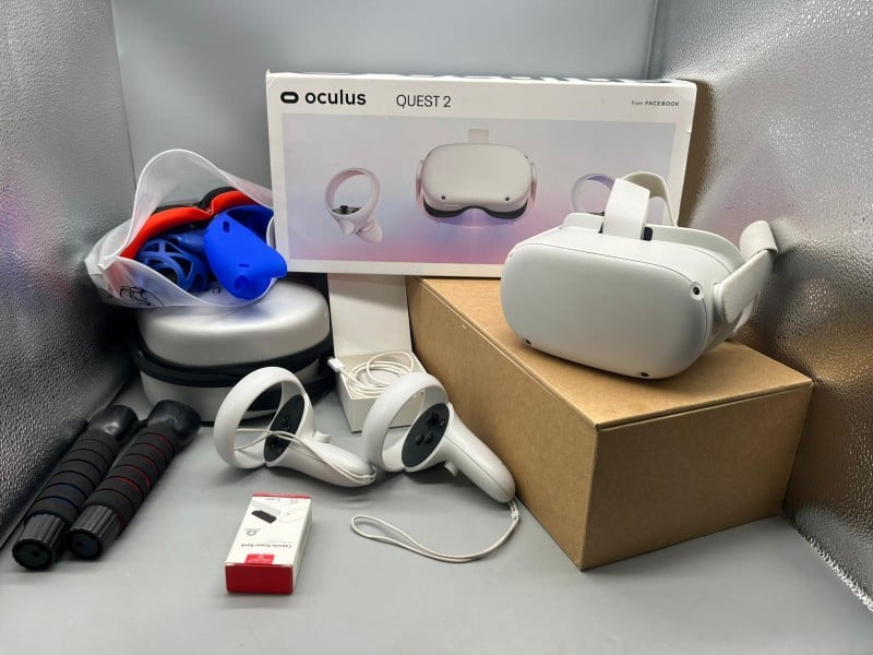 Meta Quest 2 - 128GB - Boxed - With Controllers, Charger, Spare Battery ...