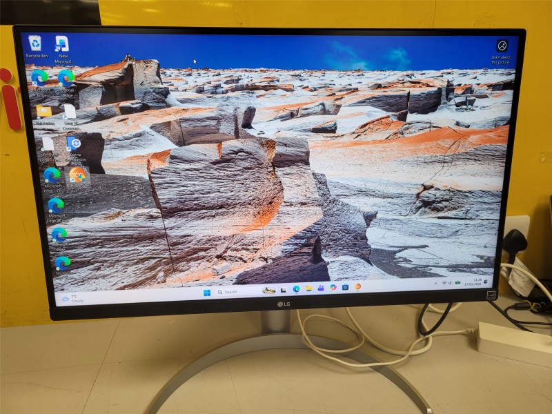 4K LG 27" Ips 4K UHD Height-Adjustable Monitor White | 021600158020 ...