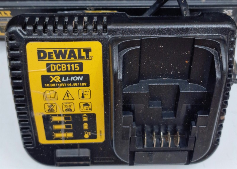 Dewalt Dch033 Sds Hammer Drill. With Charger Case 4.0Ah Battery And 1 ...