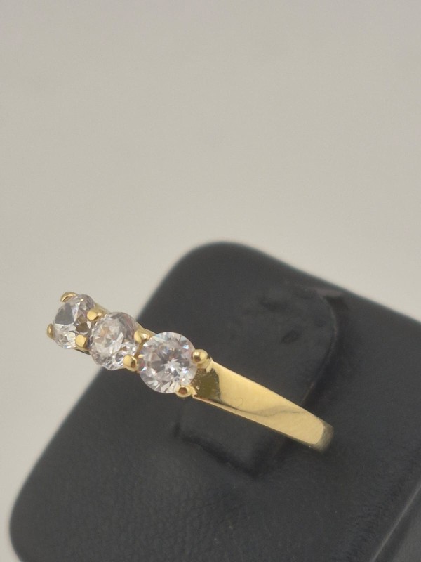 9ct Tri-Stone Ring / Ring Size S½ | 030100263601 | Cash Converters
