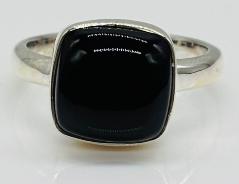 New Whitby Jet Stone Silver Unisex Ring SizeM | 037100010648 | Cash ...