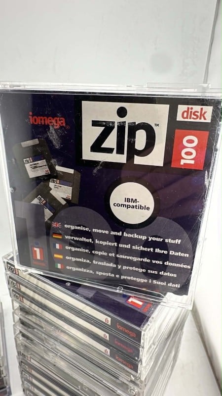 Computer Tower Unit Iomega Zip 100MB Disks ( 26 ) + 2X Jewel Cases ...