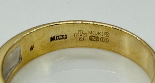 9Ct Full Hallmark Millennium With Line Of Diamonds Yellow Gold Unisex ...