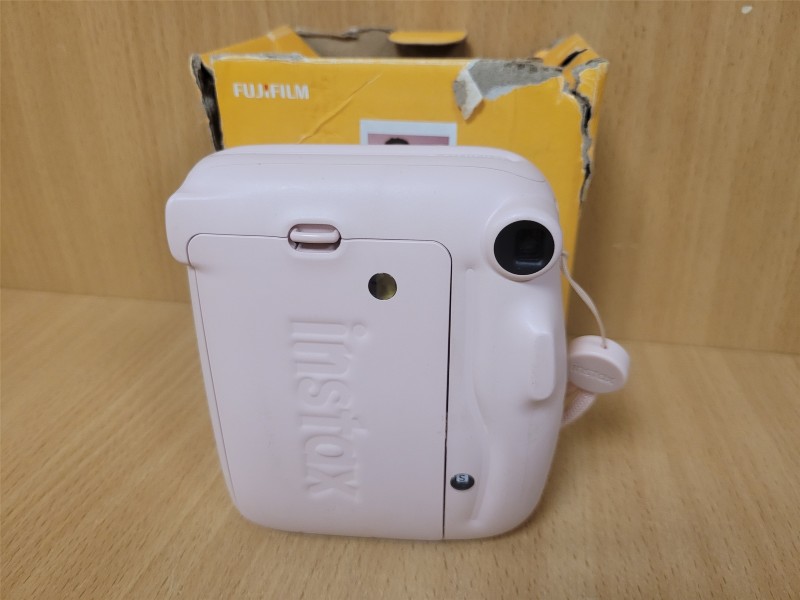 Instax Mini11 Pink | 021600157024 | Cash Converters
