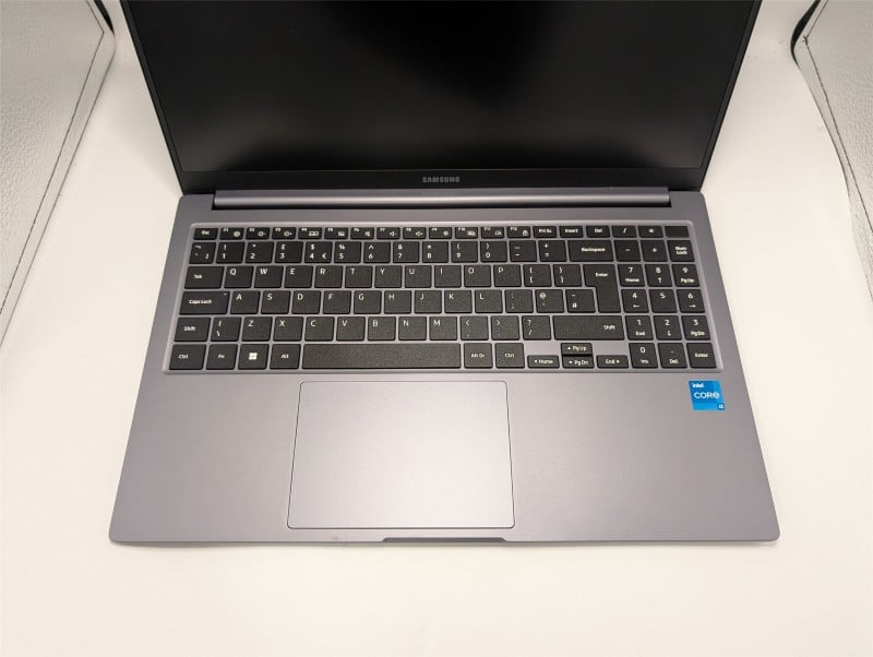 Samsung Book 4 Intel Core i3 8GB 200GB Silver | 020700386852 | Cash ...