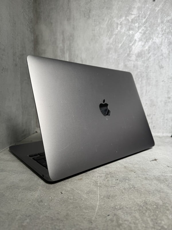 Apple Macbook Pro 17,1 8GB Ram 512GB SSD M1 Chip 8GB Silver ...