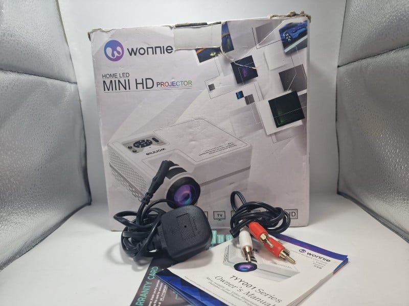 Wonnie Mini Projector White | 037500097946 | Cash Converters