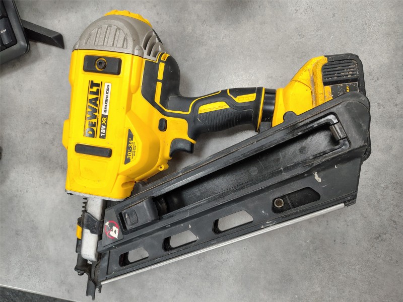 Dewalt Dck264p2 Nail Guns X2 5.0Ah Battery X2 In Box | 019200220915 ...