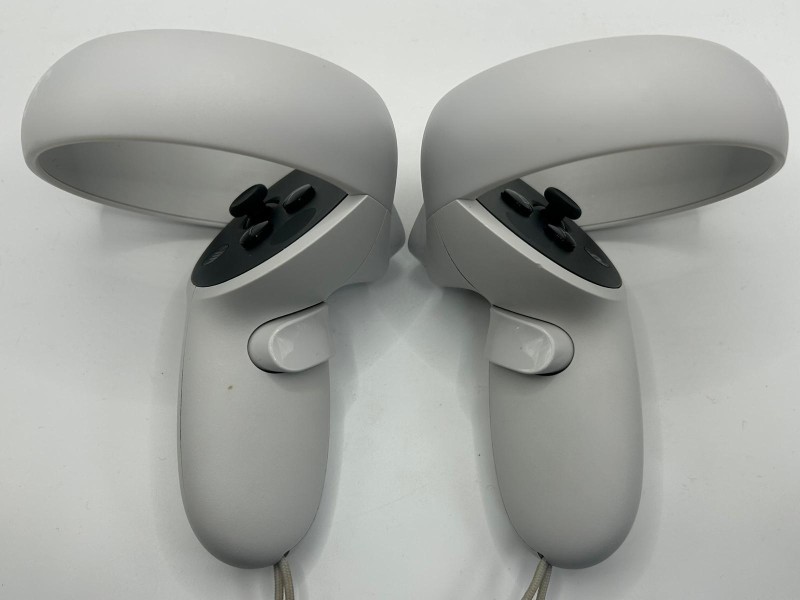 Meta Oculus 2 With Controllers - No Charger White | 044200062728 | Cash ...