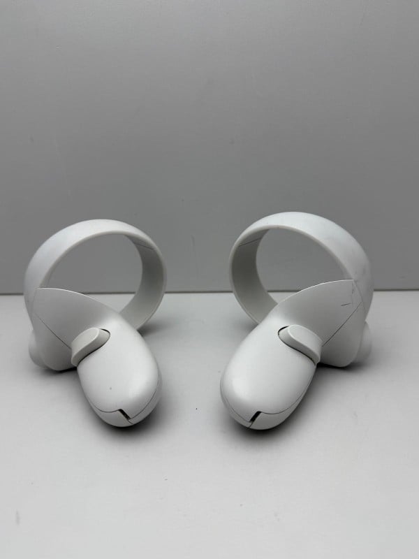 Meta Quest 2 With Extra Battery (Visor Felt Needs Replacing) White ...