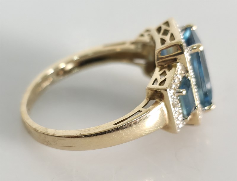 9Ct Yellow Gold .09Ct Diamond & Aquamarine Cluster Ring Yellow Gold ...