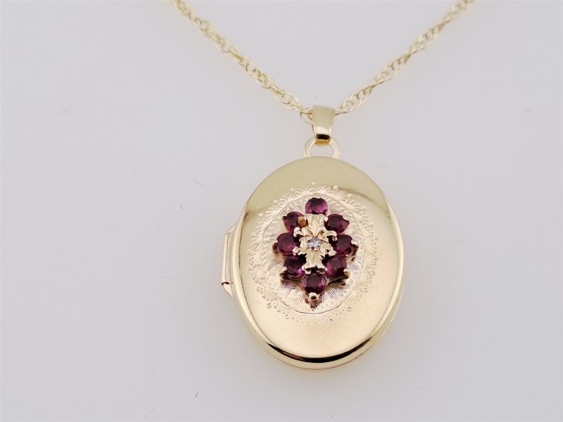 Yellow Gold Oval Locket On Prince Of Wales Chain 46cm 3.9G ...