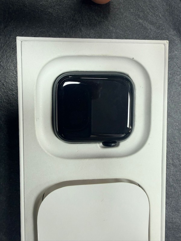Apple Watch Se 2nd Gen, With Box And Charger Black | 016400351774 ...