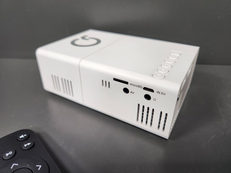 Q K6 Projector With Remote Black | 049500125916 | Cash Converters