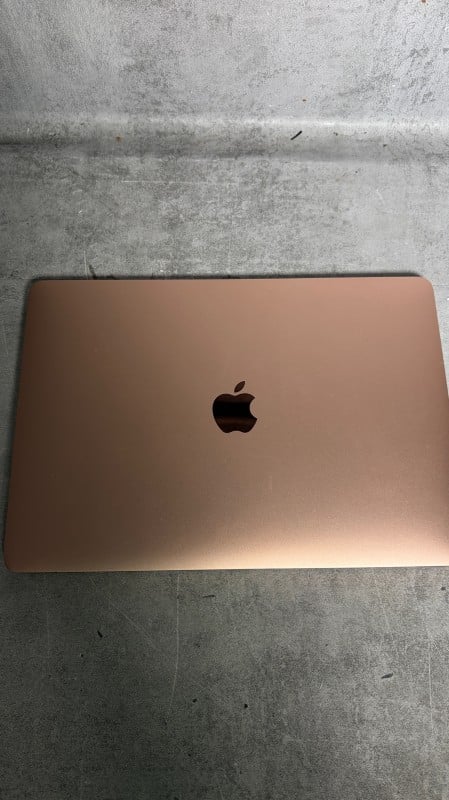 Apple Macbook Air 10,1 8GB Ram 256GB SSD M1 *Crack On Panel Below ...