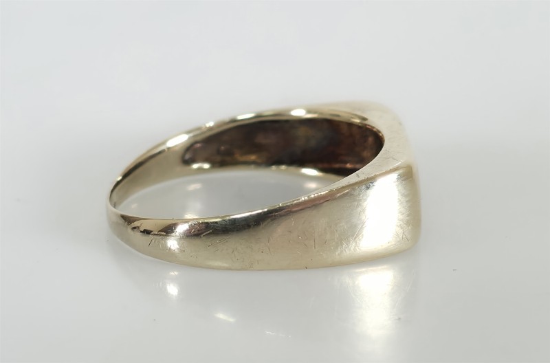 9Ct Yellow Gold Cubic Zirconia Signet Ring Yellow Gold Unisex Ring Size ...