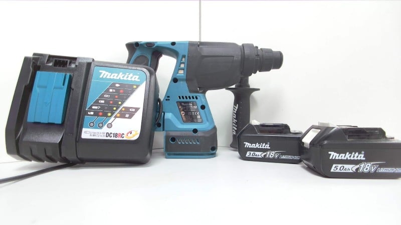 Hammer Drill Makita Dhd242rtj With 2X Batteries & Charger ...