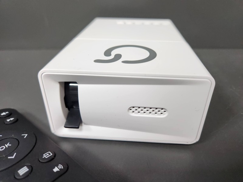 Q K6 Projector With Remote Black | 049500125916 | Cash Converters