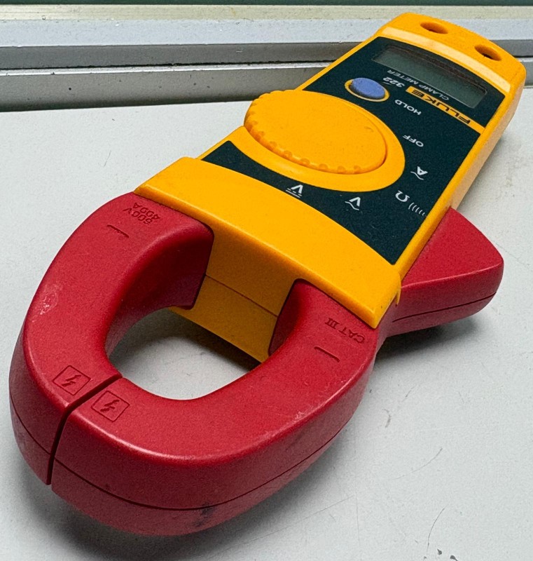 Fluke 322 Clamp Meter With Prongs | 044200061138 | Cash Converters