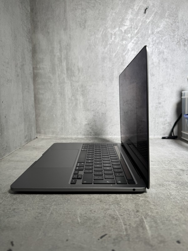 Apple Macbook Pro 17,1 8GB Ram 512GB SSD M1 Chip 8GB Silver ...