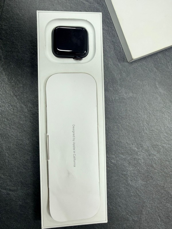 Apple Watch Se 2nd Gen, With Box And Charger Black | 016400351774 ...