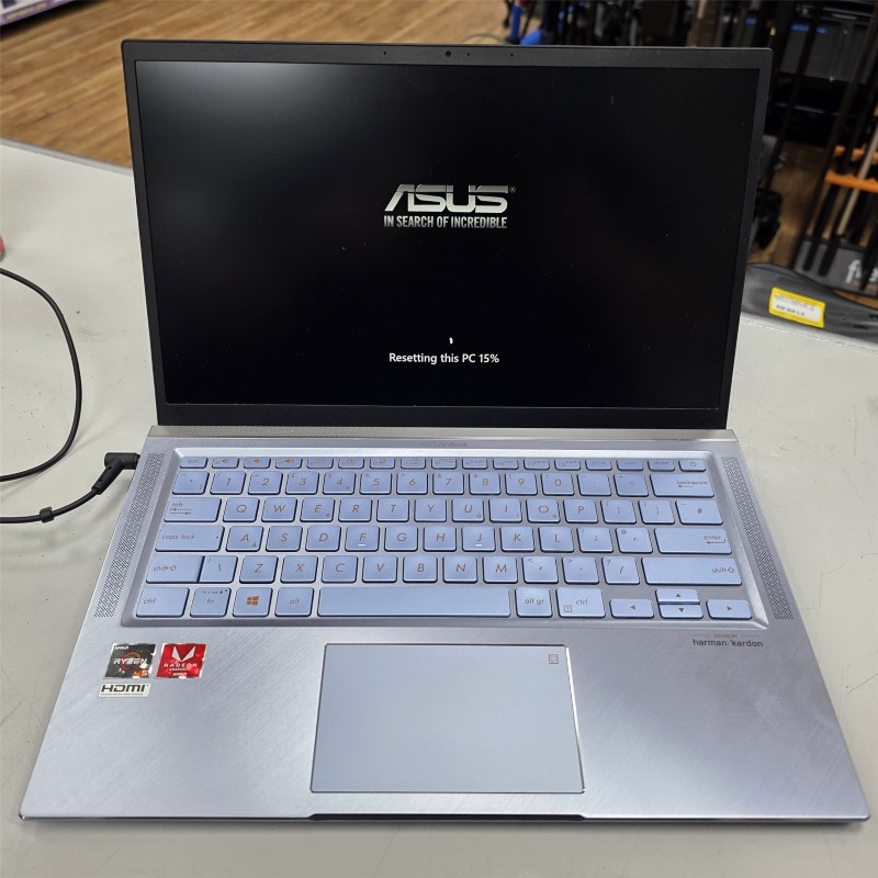 Asus Zenbook Um431d AMD Ryzen 5 8GB 256GB Blue | 039600414352 | Cash ...