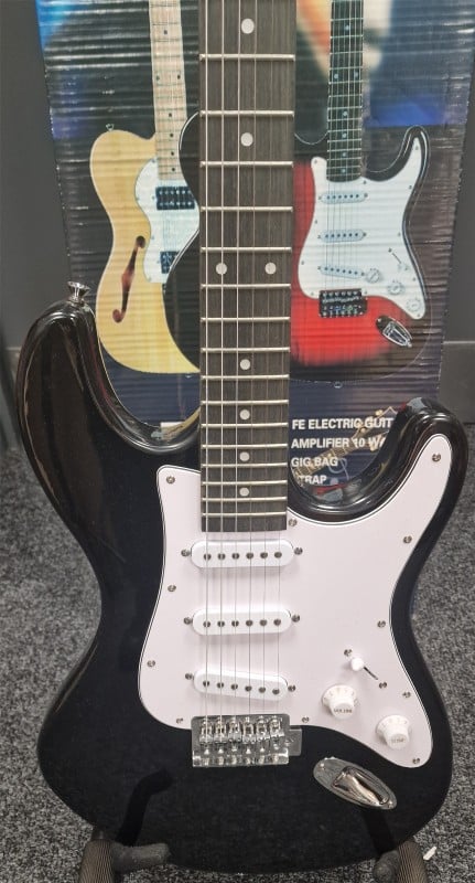 Electric Guitar Freshman St Double Cutaway Inc Amp, Tuner, Bag, Lead ...