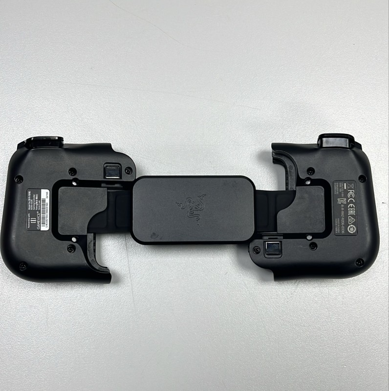 Razor Kishi Smartphone Gaming Controller (Ios) Black | 045800080938 ...
