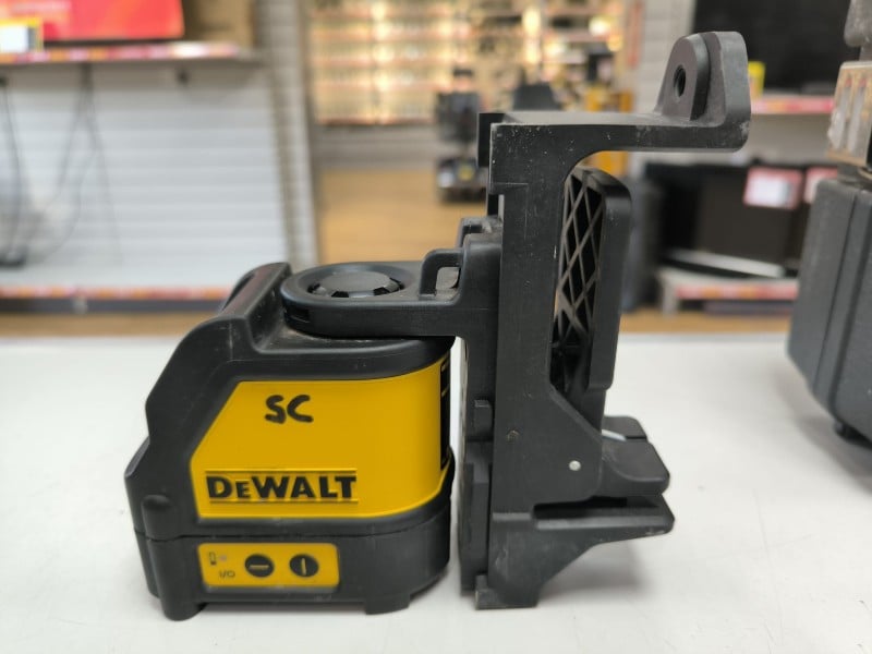 Dewalt Dw088 Laser Level - Red Light | 022100356644 | Cash Converters