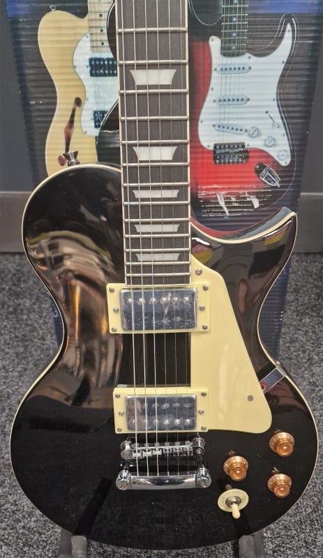 Electric Guitar L Single Cutaway Guitar Pack Inc Amp, Tuner, Bag, Lead ...