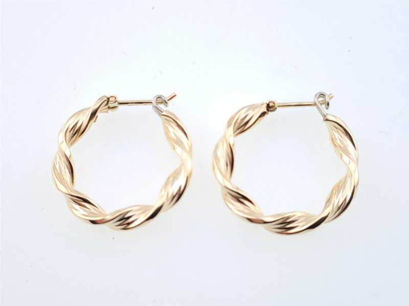 9ct Small Twist Hoop Earring Pierced 2.9G | 030100264589 | Cash Converters