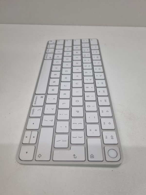 Apple Magic Keyboard With Touch Id (A2449) Silver | 045700043568 | Cash ...