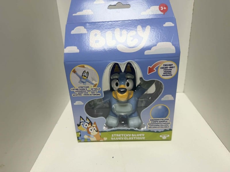 Toy Bluey Stretchy Hero Bluey | 020800215911 | Cash Converters
