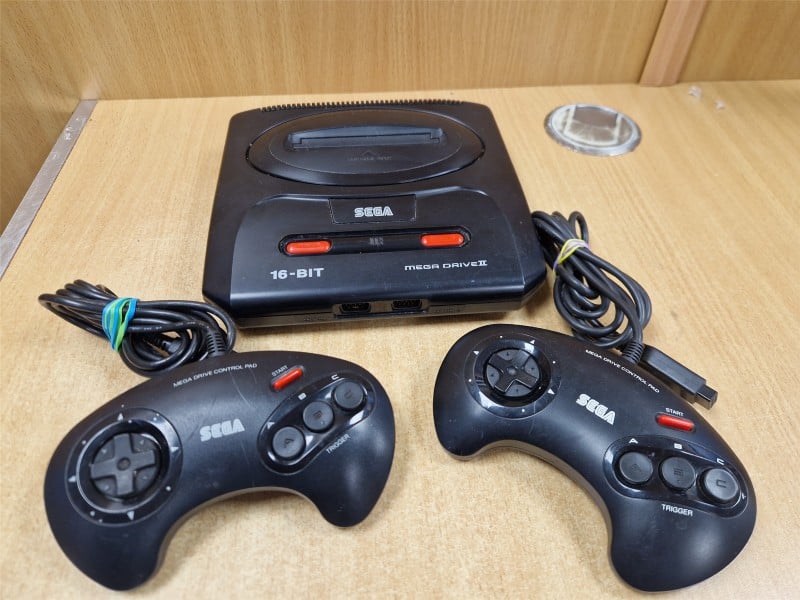 Sega Mega Drive II Black | 020000153400 | Cash Converters