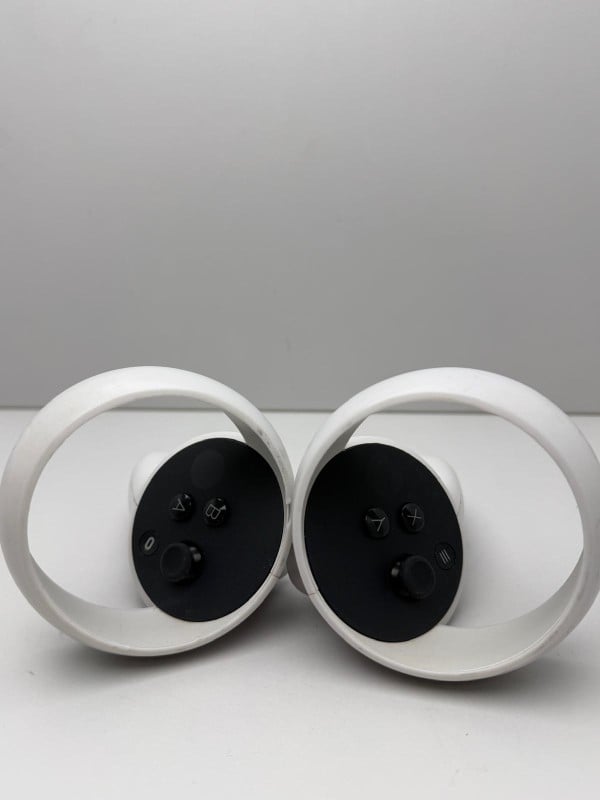 Meta Quest 2 With Extra Battery (Visor Felt Needs Replacing) White ...