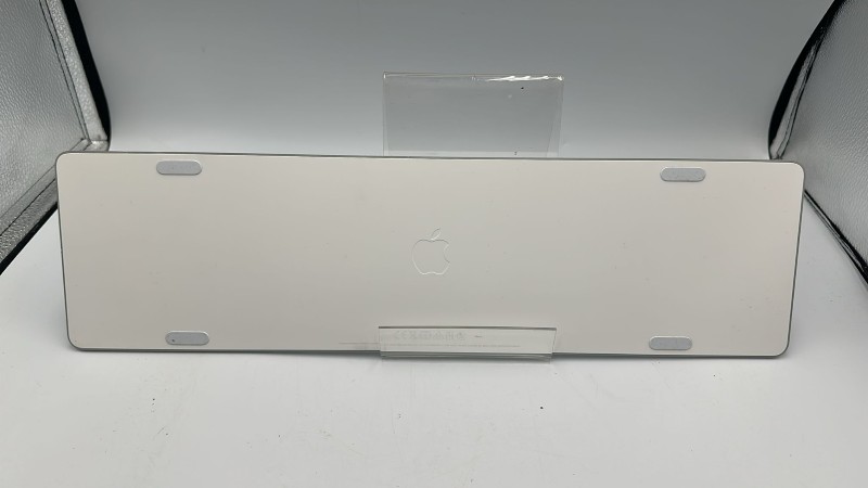 Apple Magic Keyboard With Touch Id & Numeric Keypad (A2520) -White Keys ...