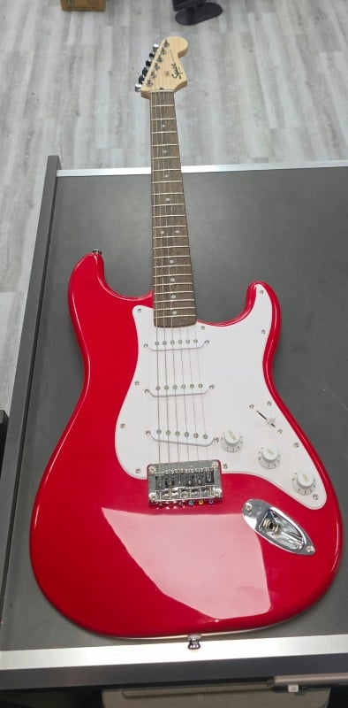 Squier Sonic Stratocaster Electric Guitar Red | 017900198690 | Cash ...