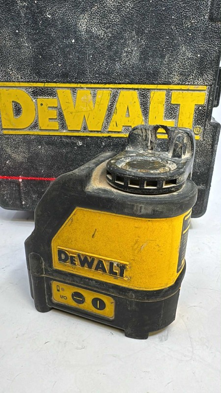 Dewalt Dw088 Red Laser Level | 030600166607 | Cash Converters