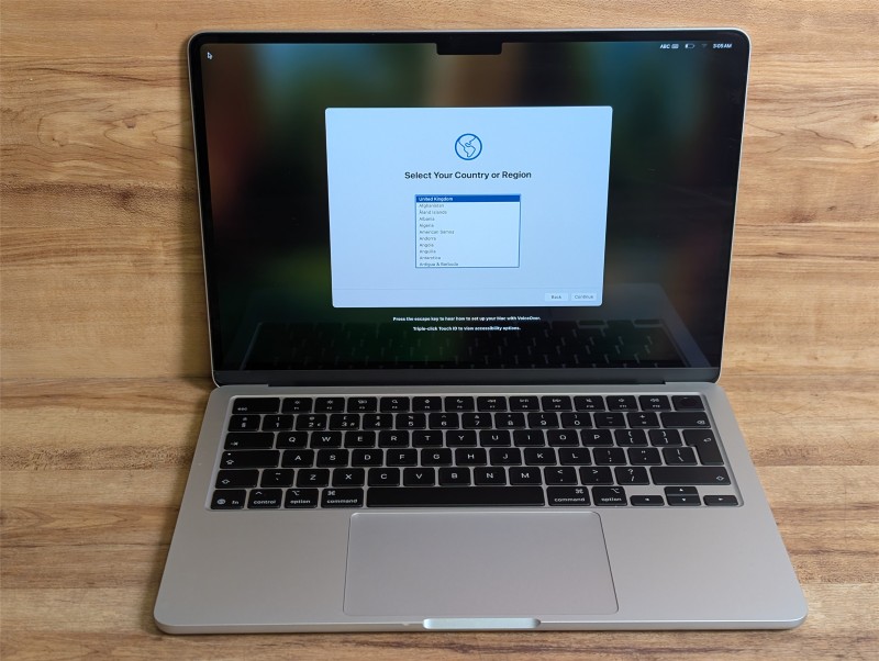 Apple A3240 Macbook 2025 M4 M4 16GB 2025 Silver | 048900245736 | Cash ...