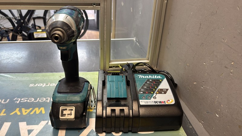 Makita, Dtd152, 18V Impact Driver With 5.0Ah Battery And Charegr ...