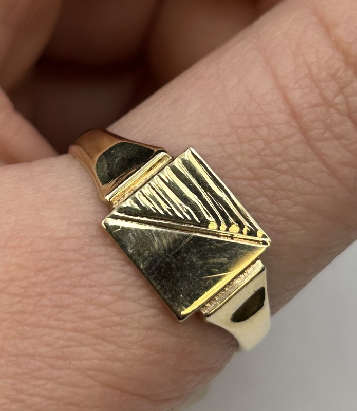 9Ct Square Signet Ring Ring Size Z1 | 033300400640 | Cash Converters