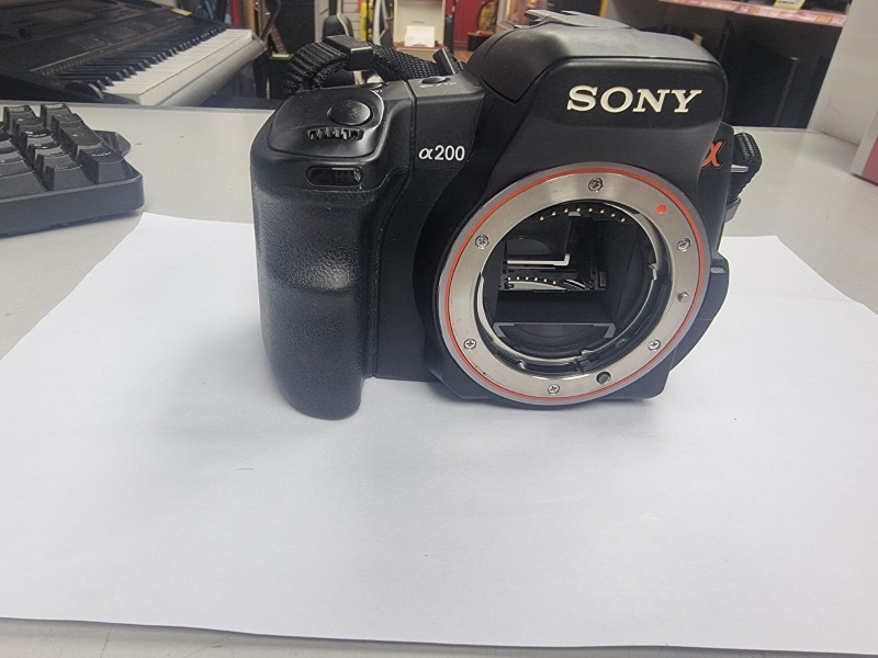Sony Lens And Charger A200 Dlsr Camera 10.2 Black | 022600162011 | Cash ...