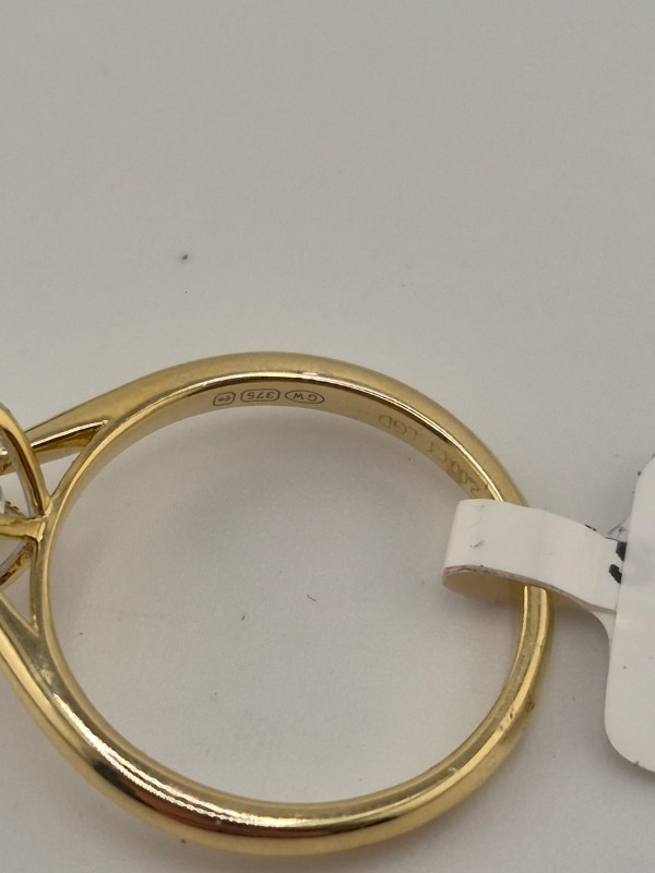 9ct Emerald Cut Solitaire Ring Size N | 030100264742 | Cash Converters