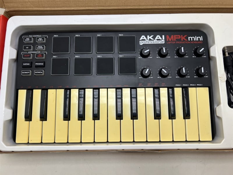 Akai Professional Mpk Mini (Poor Condition) Black | 019000207252 | Cash ...