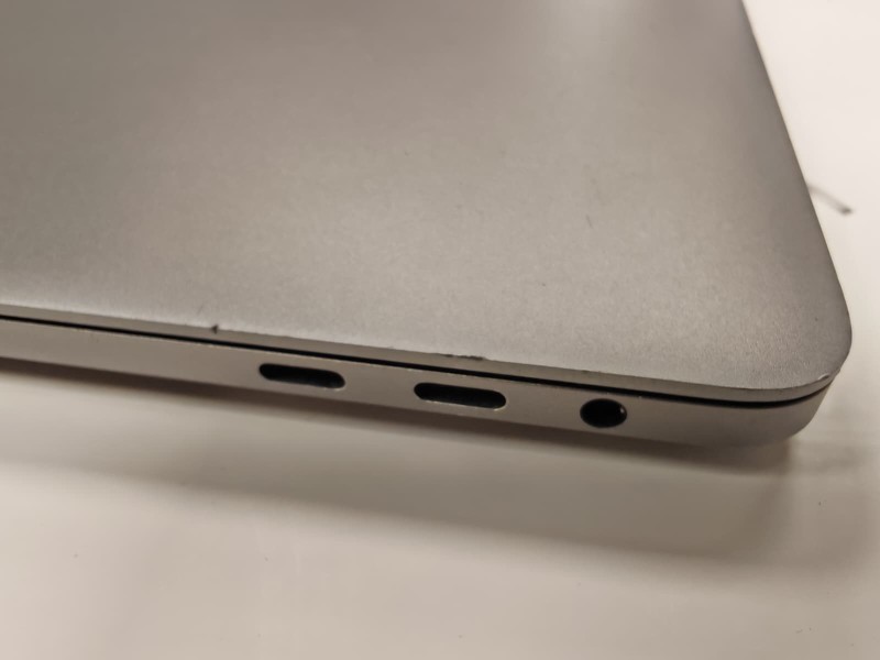 Apple Macbook Pro A1701 Intel Core i7 2.9GHz Quad-Core 16GB 2017 Grey ...