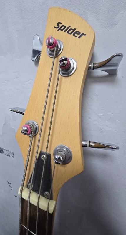 Generic Spider - 4 String Black | 044200062911 | Cash Converters