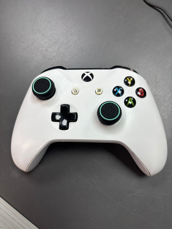 Xbox One Controller, Chargeable, Wireless. Xbox One White ...